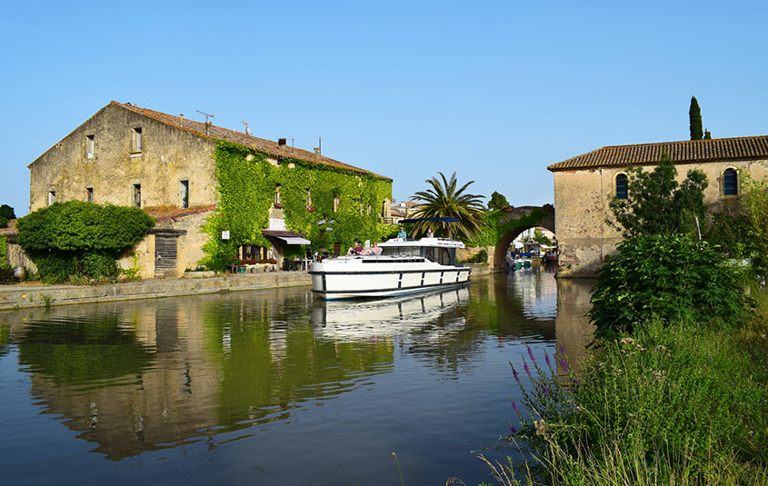 Le Boat launches 2023/24 cruise season with EBB - Travelweek