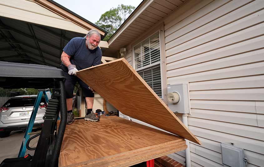 Tropical Storm Helene strengthens as hurricane warnings cover parts of ...