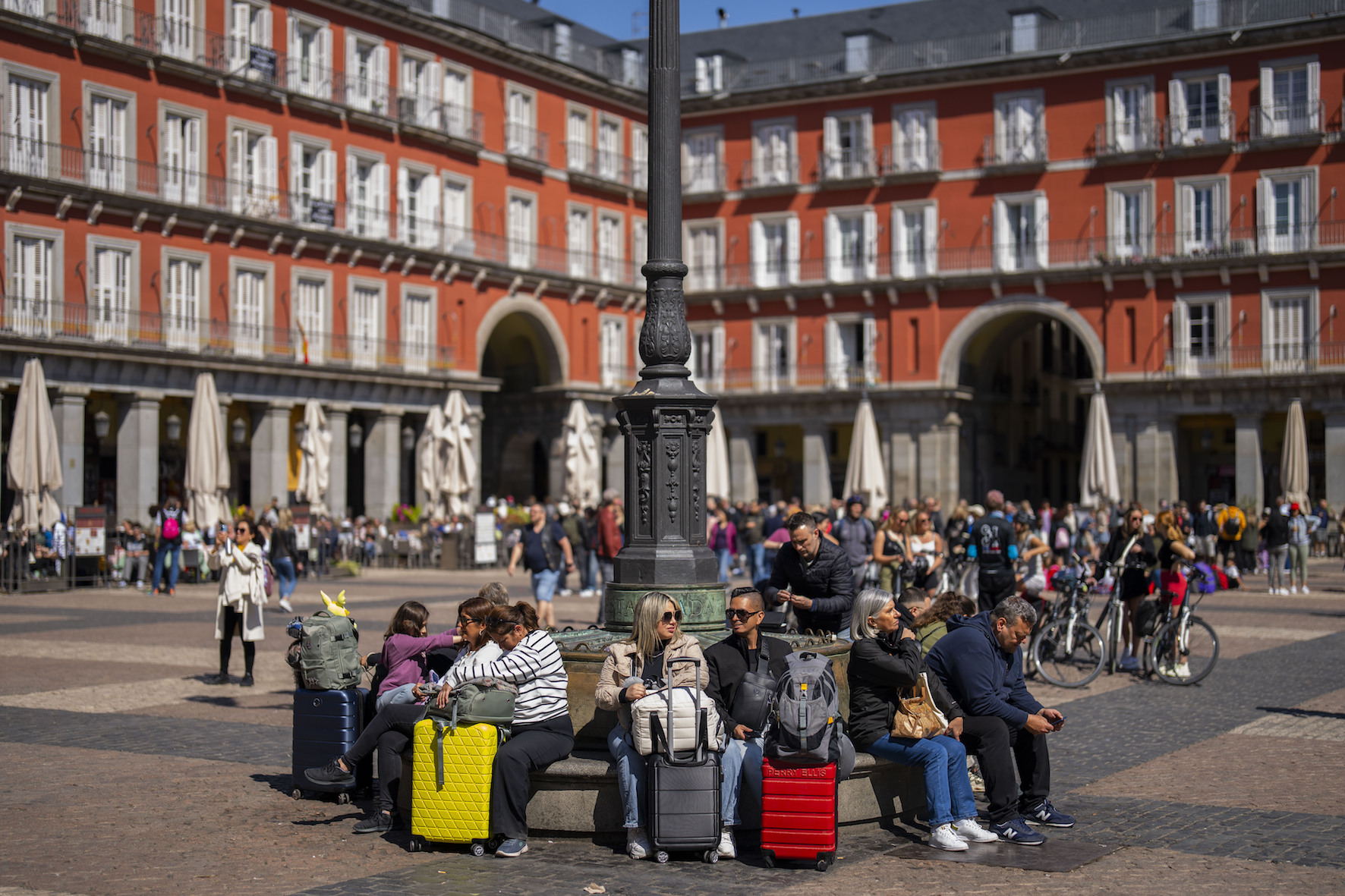 Spain sets a new record with 94 million international visitors last ...