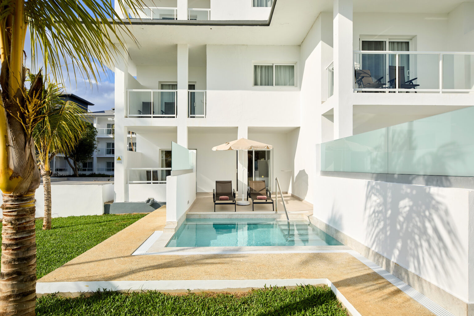 Sunwing Vacations showcases Riu Negril refurbishment - Travelweek