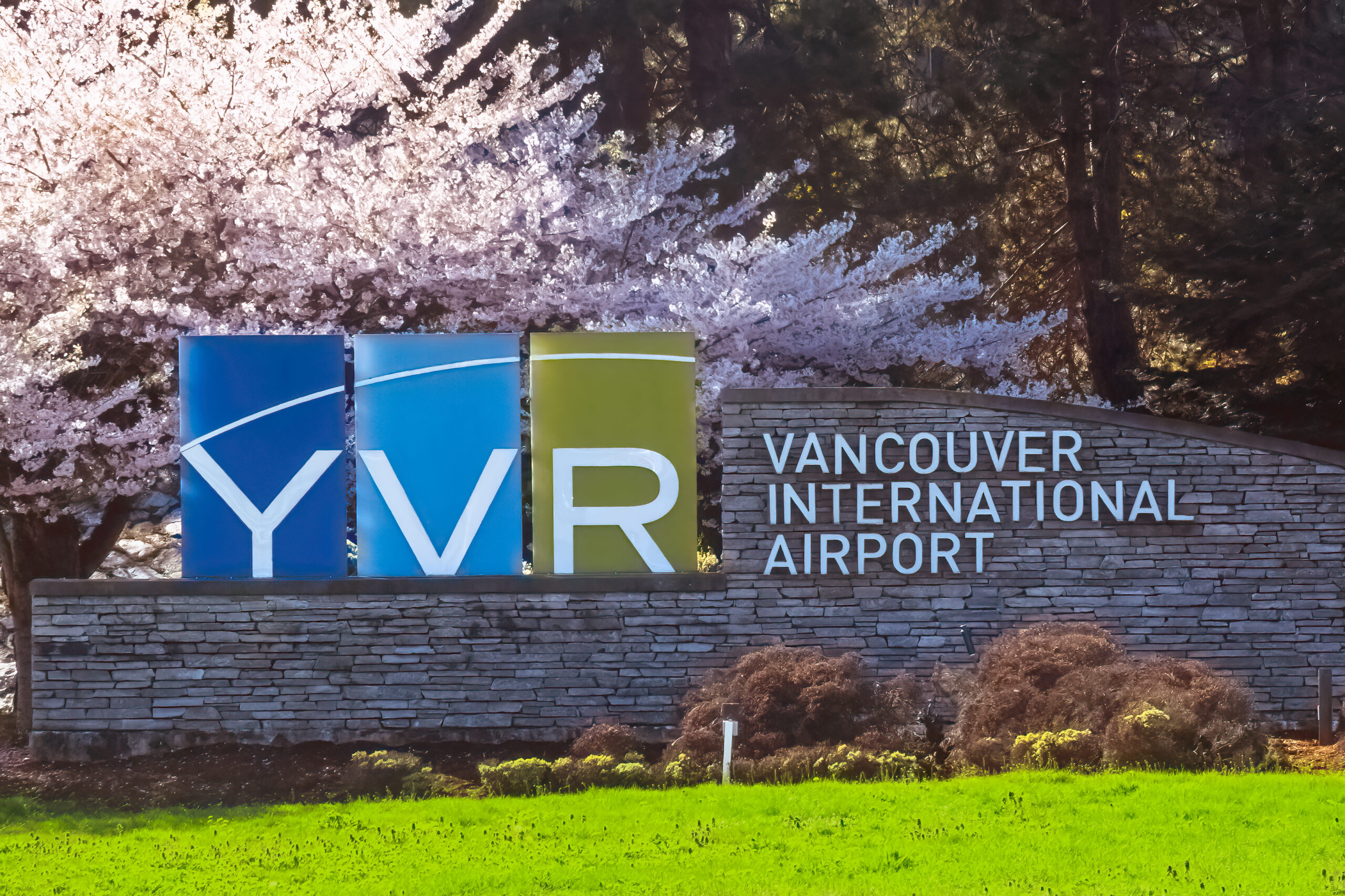 Travellers could see delays after bomb threats at Canadian airports ...